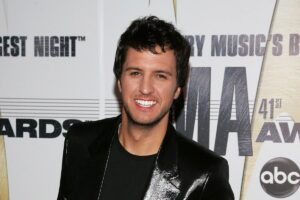 Luke Bryan’s First Gold Single Included Beloved Vocal Group – Musician ...