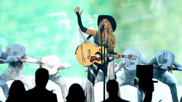 Lainey Wilson Performs ‘Can’t Sit Still’ at 2026 ACM Awards – Musician ...