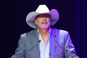 Remember Alan Jackson’s Not-So-Subtle ACM Awards Protest? – Musician Voice