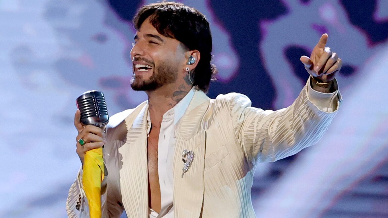 Watch Maluma Perform ‘Tu Recuerdo’ and Celebrate Columbia – Musician Voice